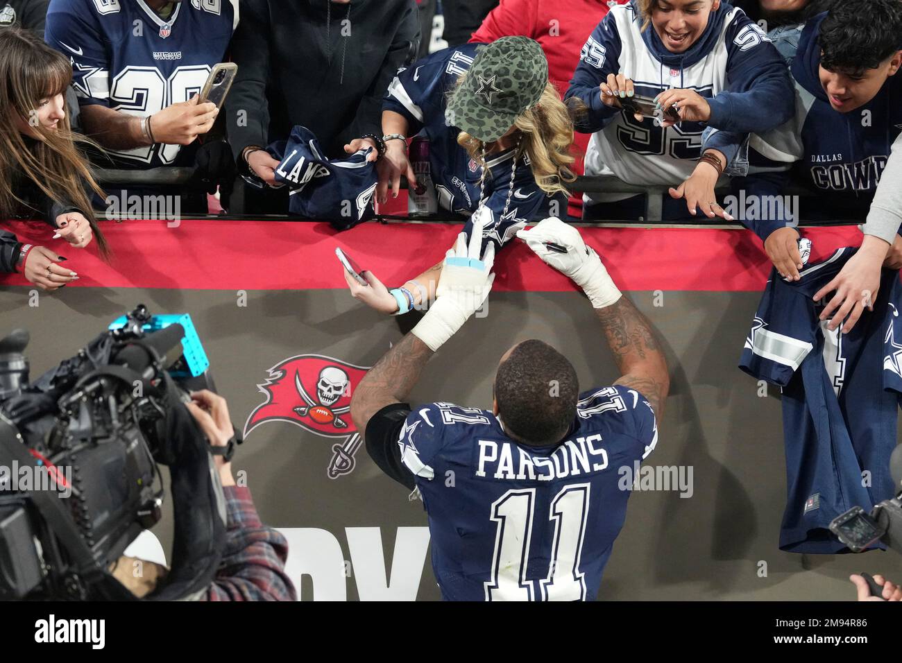Dallas Cowboys linebacker Micah Parsons (11) signs autographs for ...