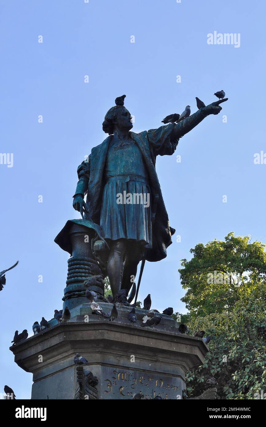 Plaza Colon with Columbus Monument with Doves, Santo Domingo, Dominican ...