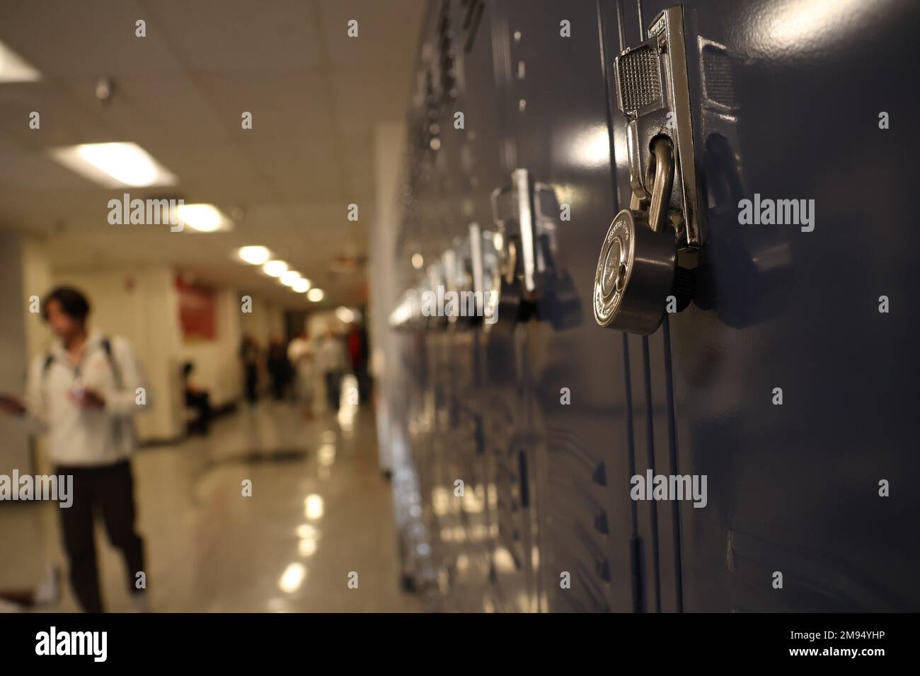 lockers in high school hallway Stock Photo - Alamy
