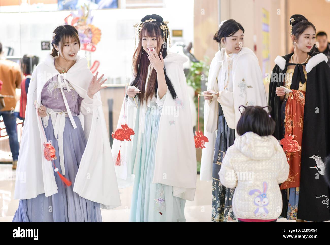 Hanfu show attracts people to feel the traditional culture in a ...
