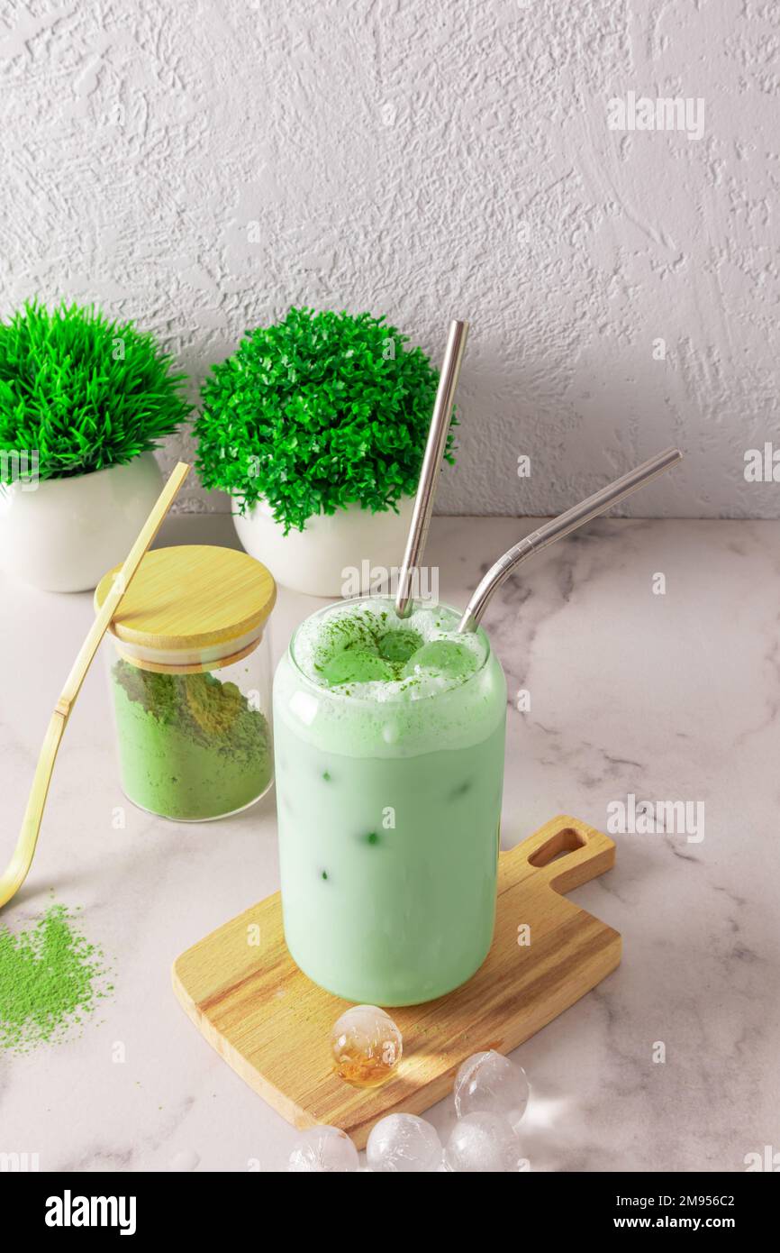 Iced tea can hi-res stock photography and images - Alamy