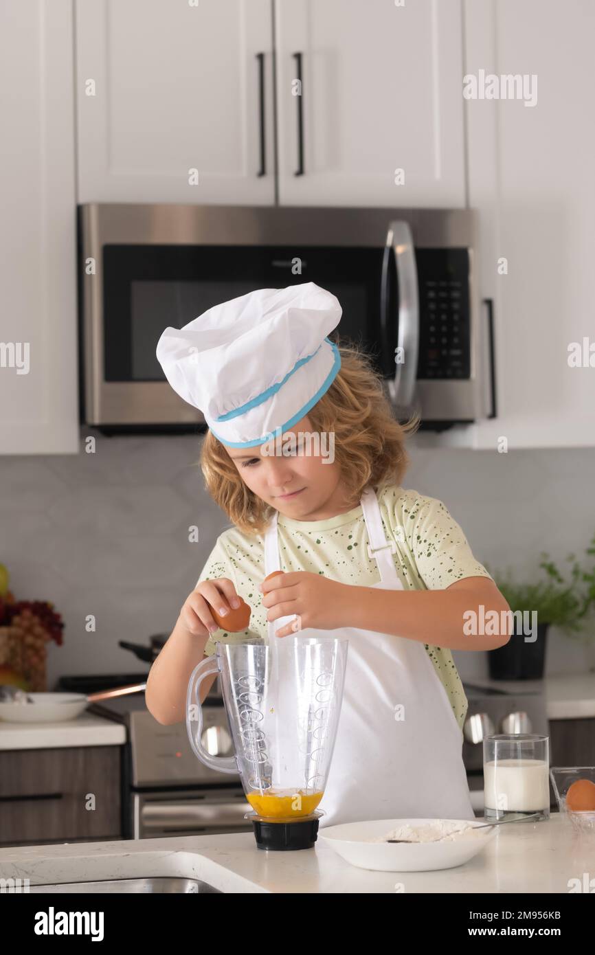 Children bake chefs hat hi-res stock photography and images - Alamy