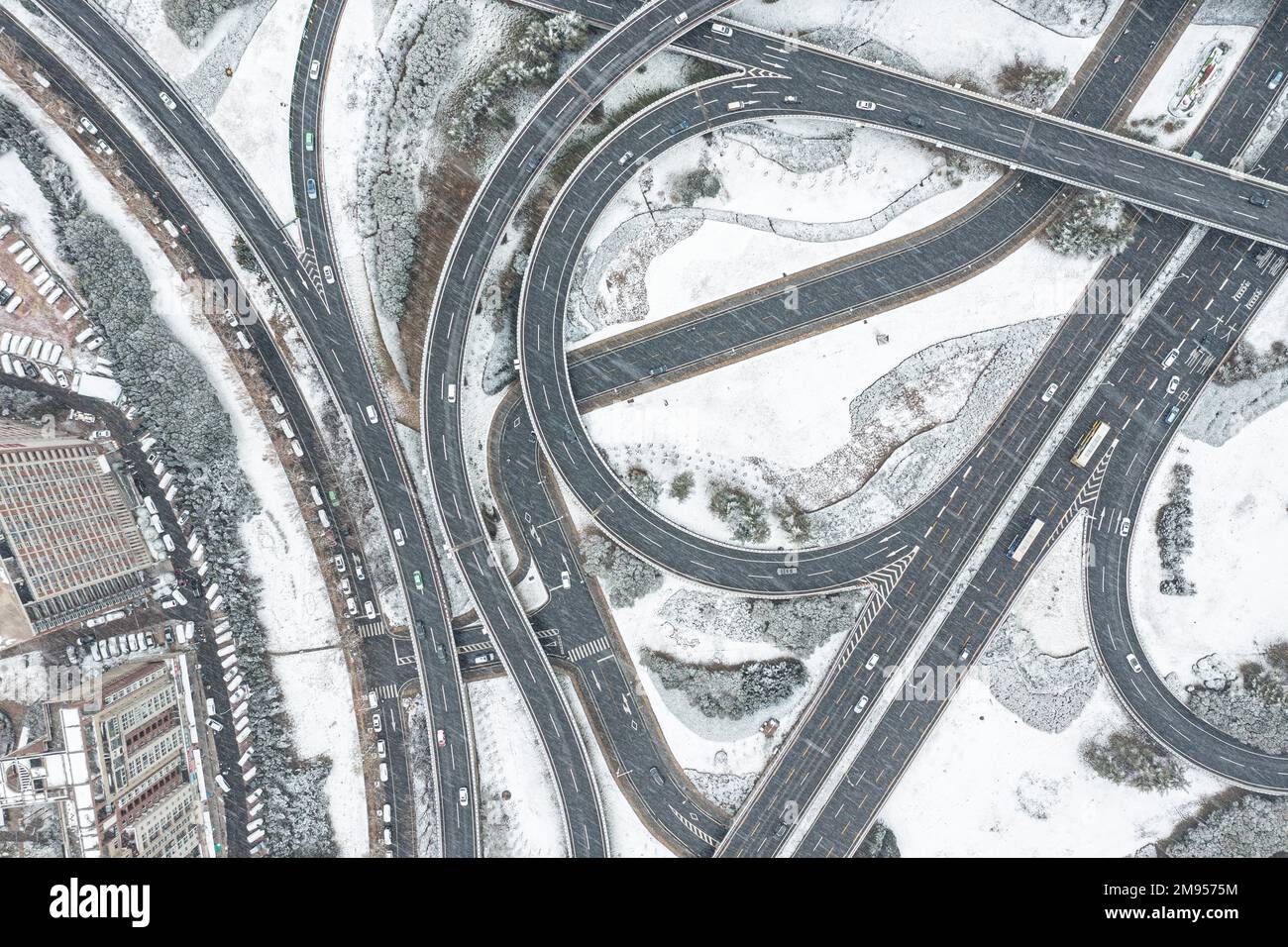 Aerial photo shows the first snow of the new year in Zhengzhou City ...