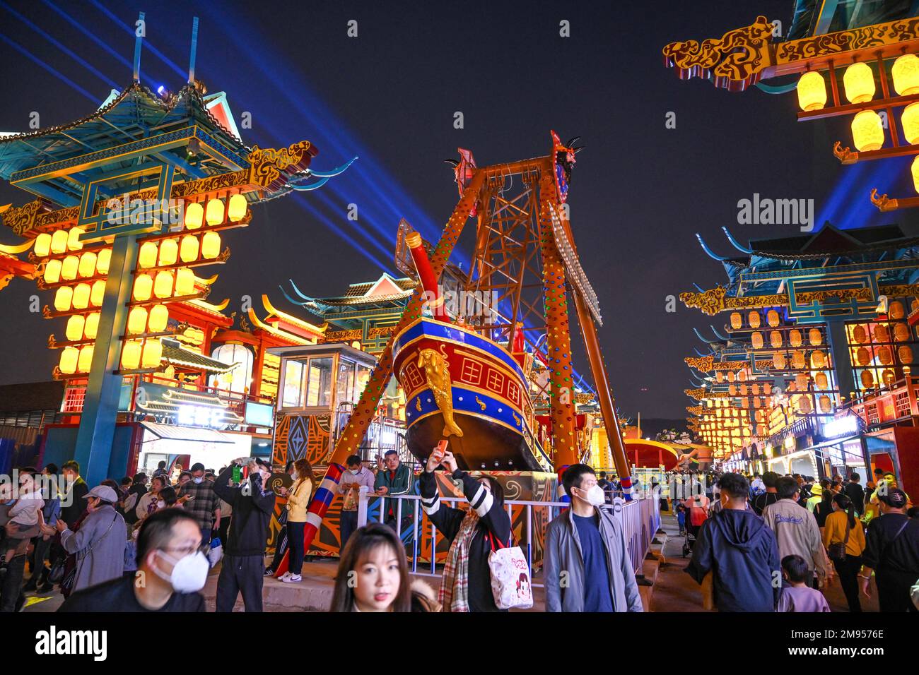 The "Nanning Night" block opens, attracting many people to visit in ...