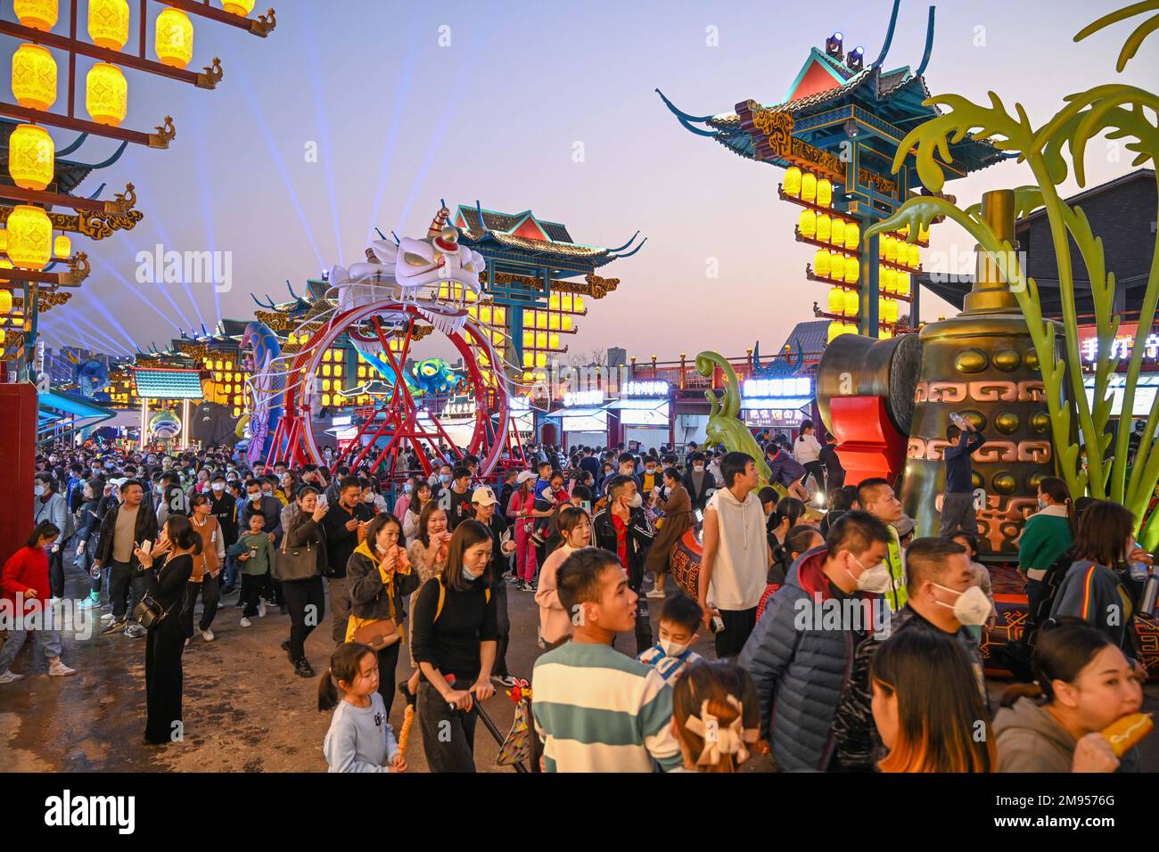 The "Nanning Night" block opens, attracting many people to visit in ...