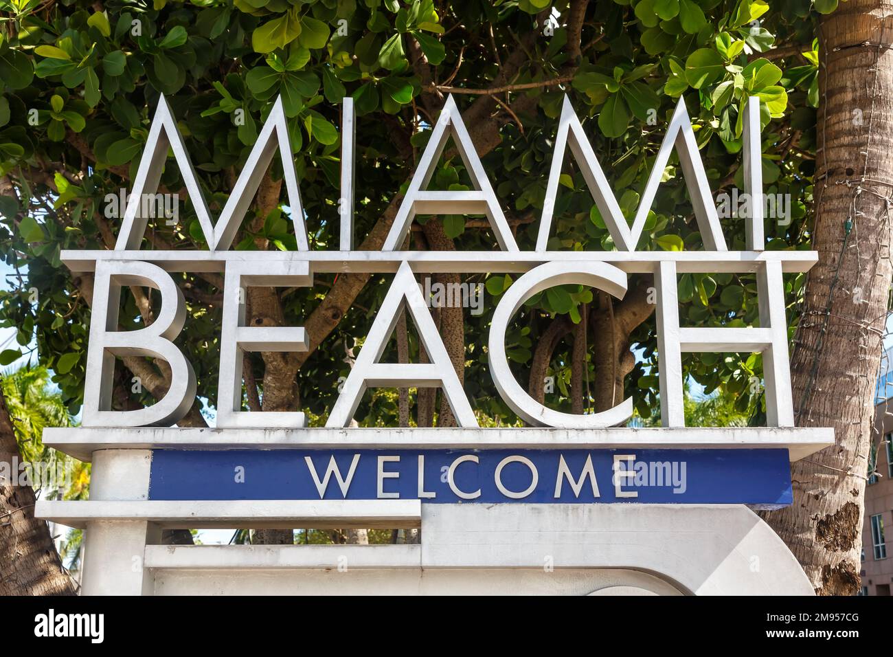 Luxury miami beach hi-res stock photography and images - Alamy