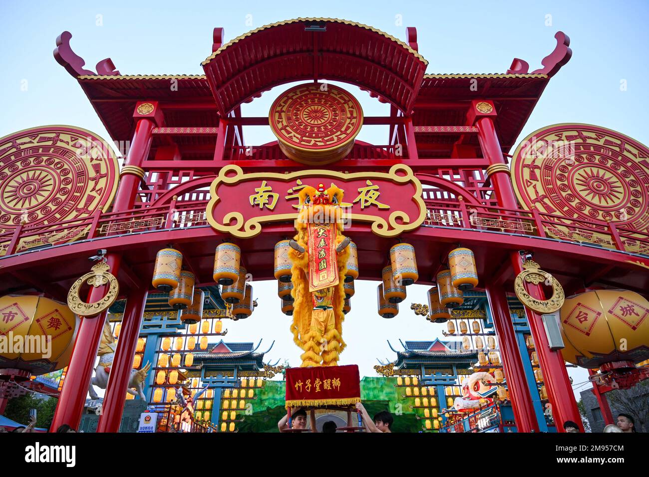 The "Nanning Night" block opens, attracting many people to visit in ...