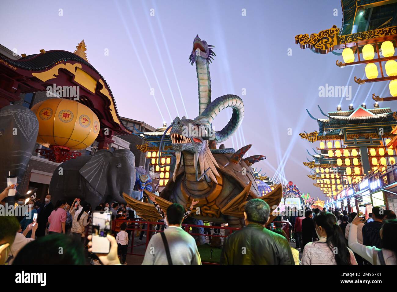 The "Nanning Night" block opens, attracting many people to visit in ...