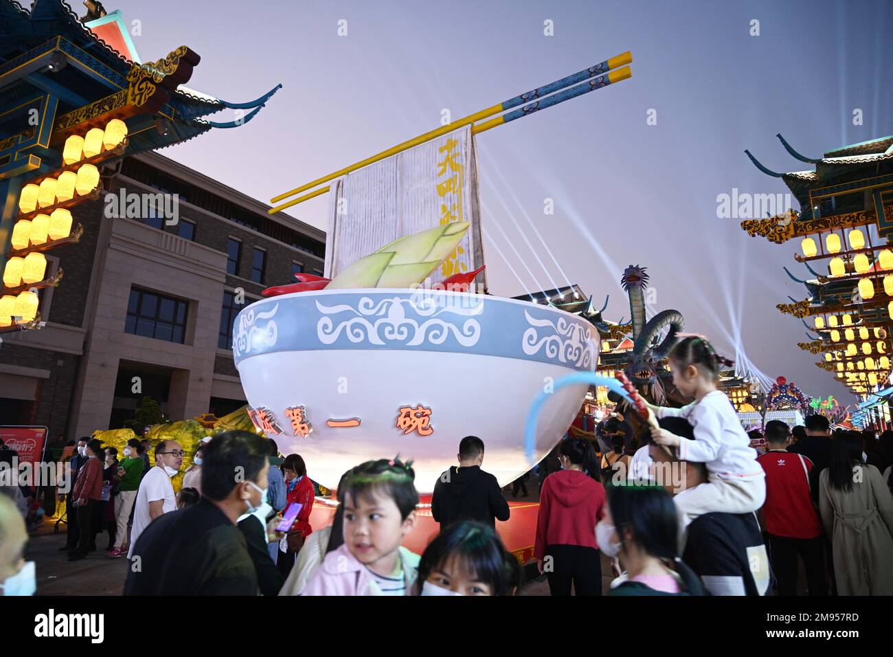 The "Nanning Night" block opens, attracting many people to visit in ...