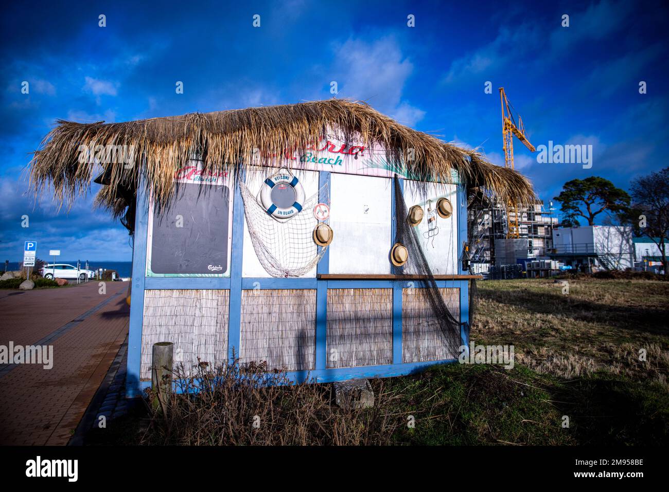 Lubmin, Germany. 14th Jan, 2023. A winterized kiosk with a beach bar is ...