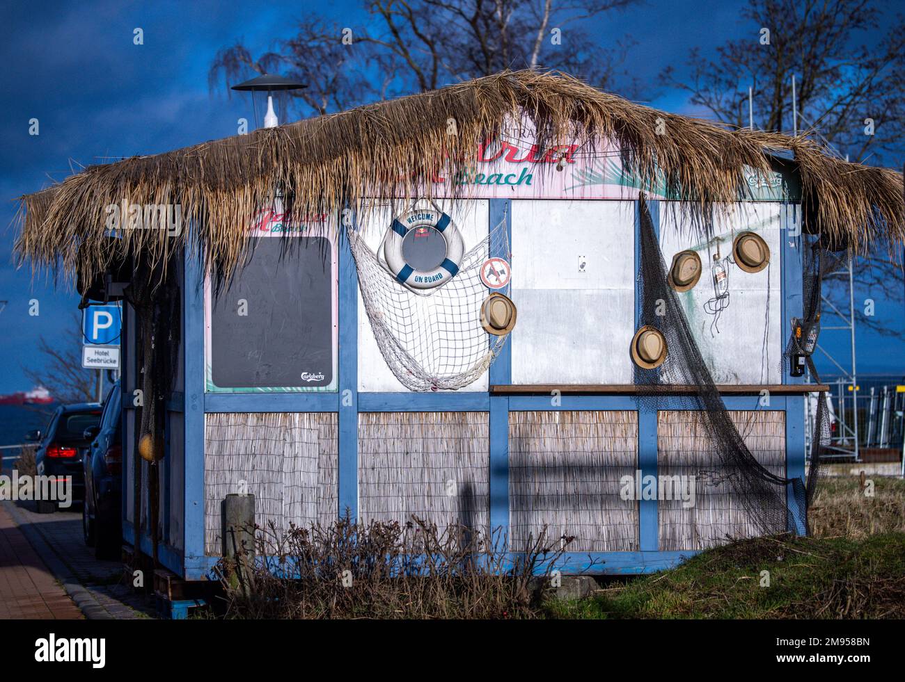 Lubmin, Germany. 14th Jan, 2023. A winterized kiosk with a beach bar is ...