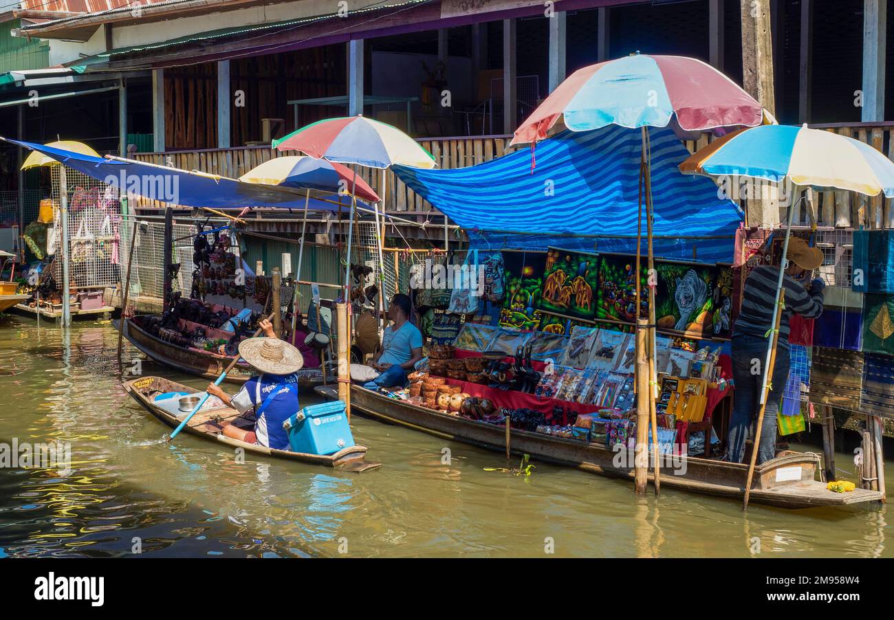 Floating Market on the Khlong, Damnoen Saduak, Ratchaburi Province ...