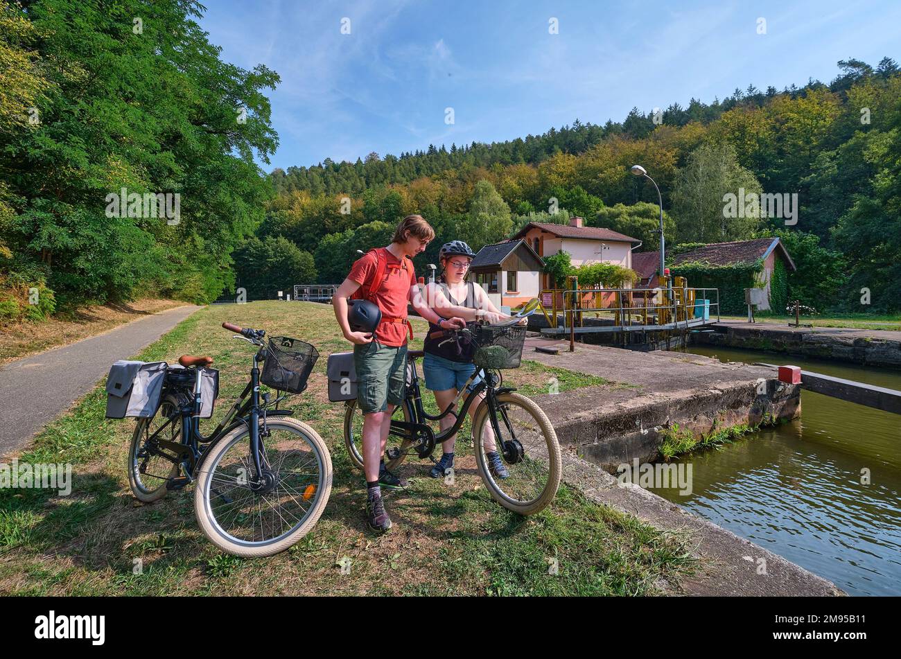 Slow boat ride hi-res stock photography and images - Alamy