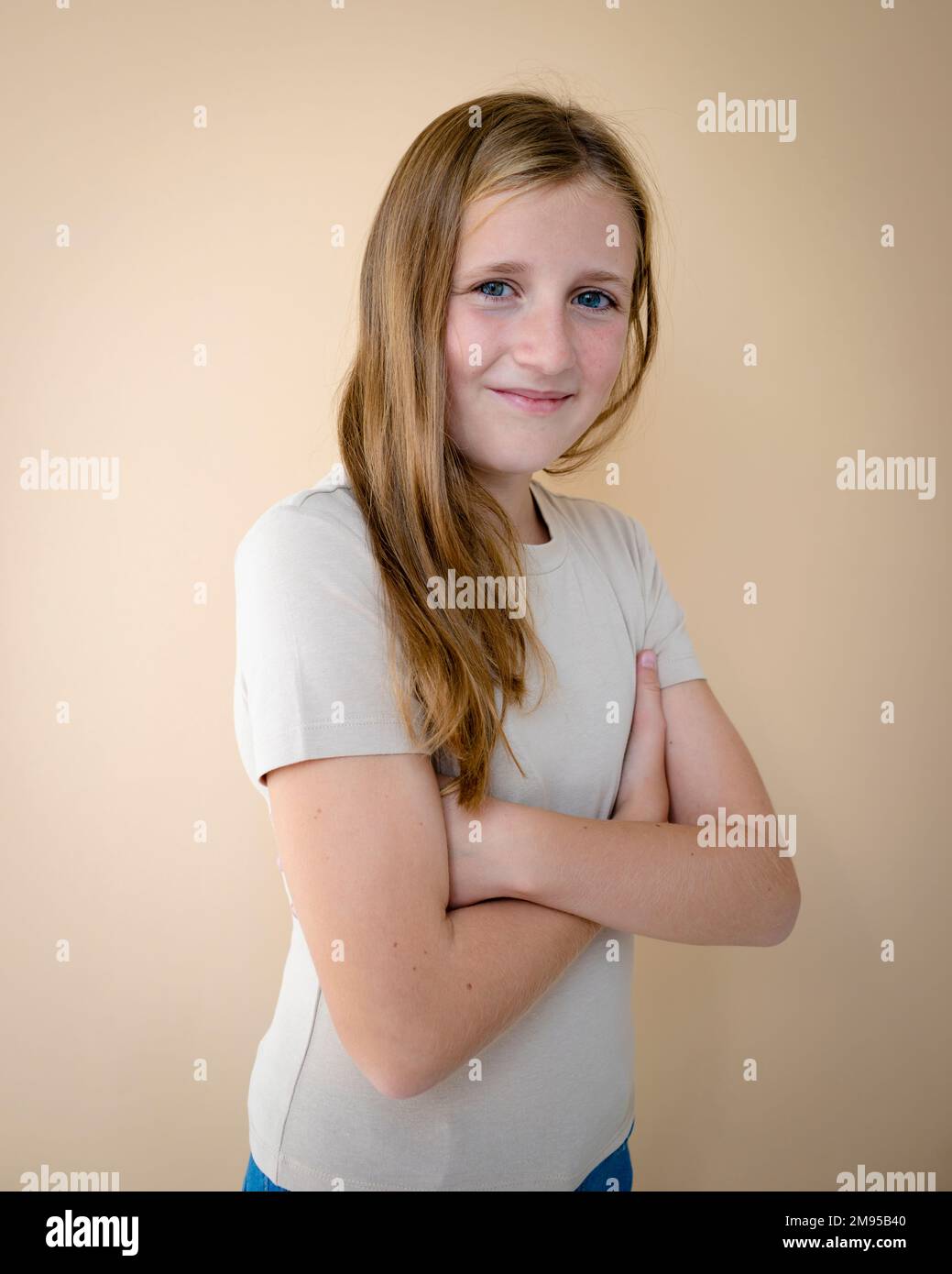 girl in front of brown background Stock Photo - Alamy