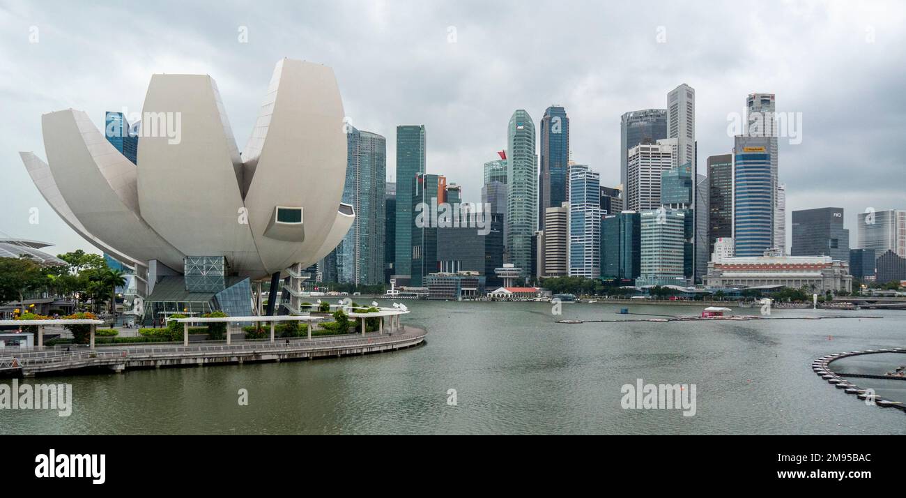 Marina Bay Sands Resort lotus shaped ArtScience Museum Marina Bay ...