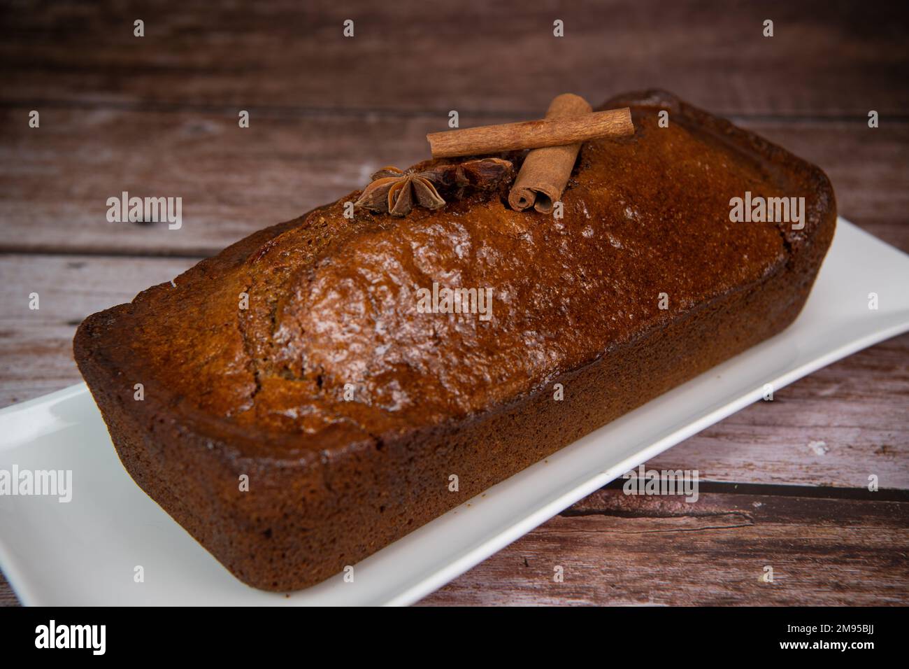 Traditional spice gingerbread cake with honey, ginger, cinnamon, nutmeg ...