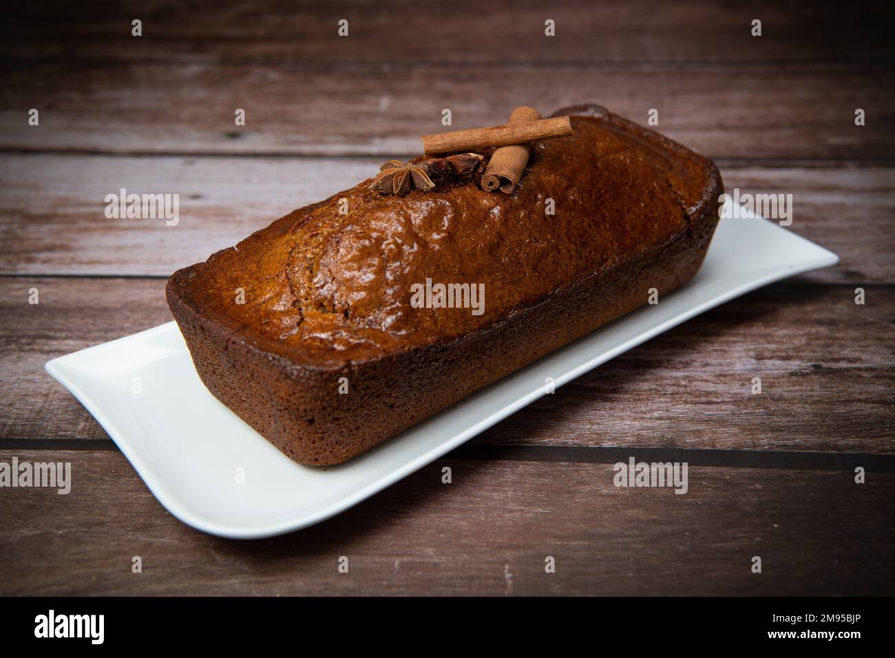 Traditional spice gingerbread cake with honey, ginger, cinnamon, nutmeg ...