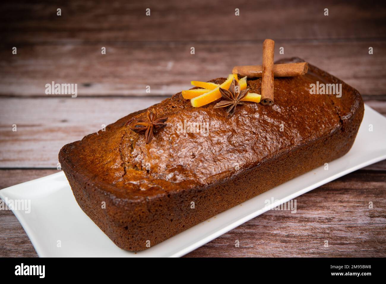 Traditional spice gingerbread cake with honey, ginger, cinnamon, nutmeg ...