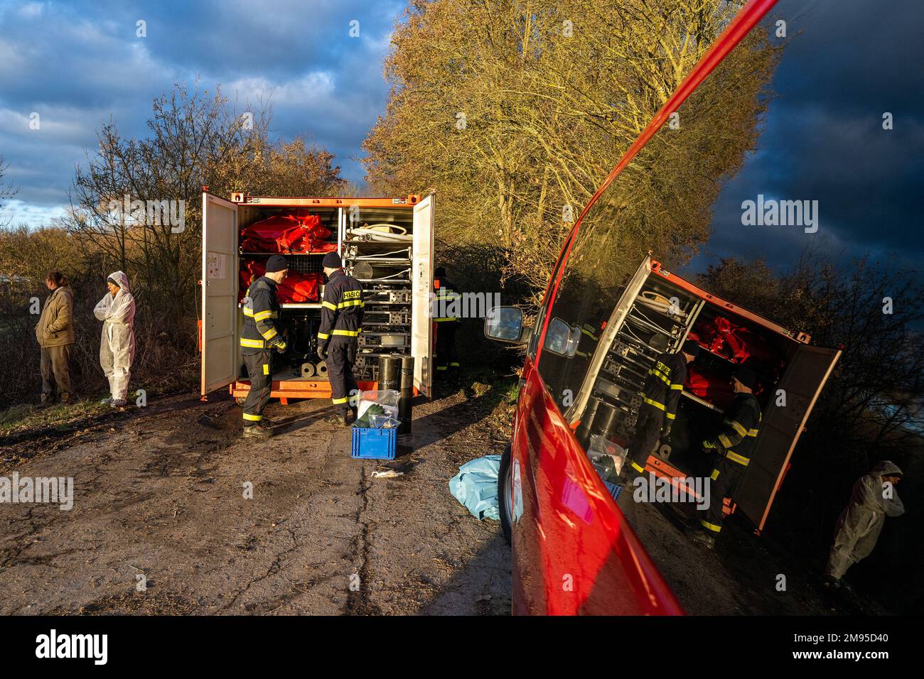 Nouzov, Czech Republic. 17th Jan, 2023. Firefighters at the poultry ...