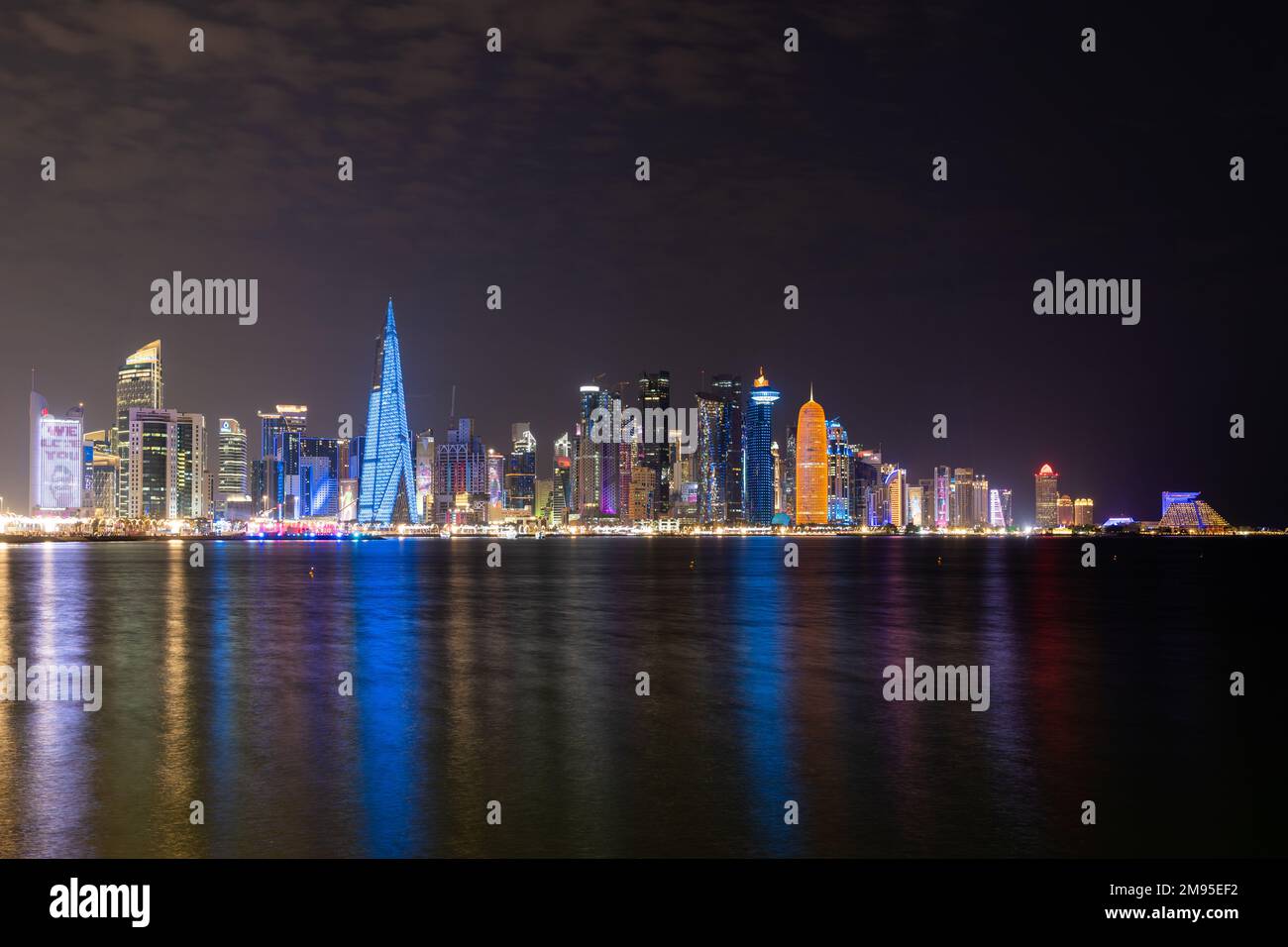 Skyline qatar night hi-res stock photography and images - Alamy