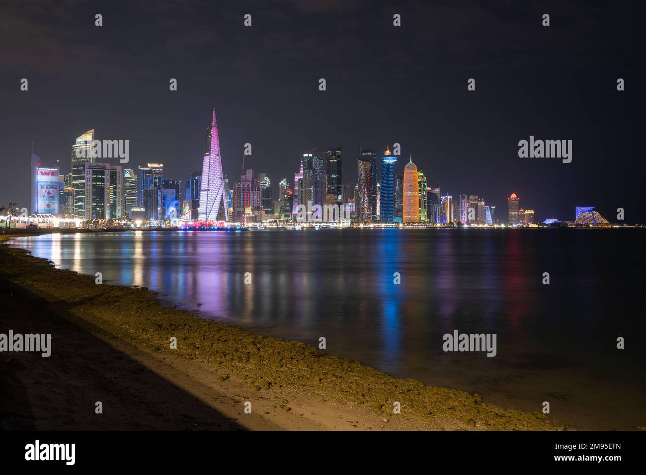 Skyline qatar night hi-res stock photography and images - Alamy