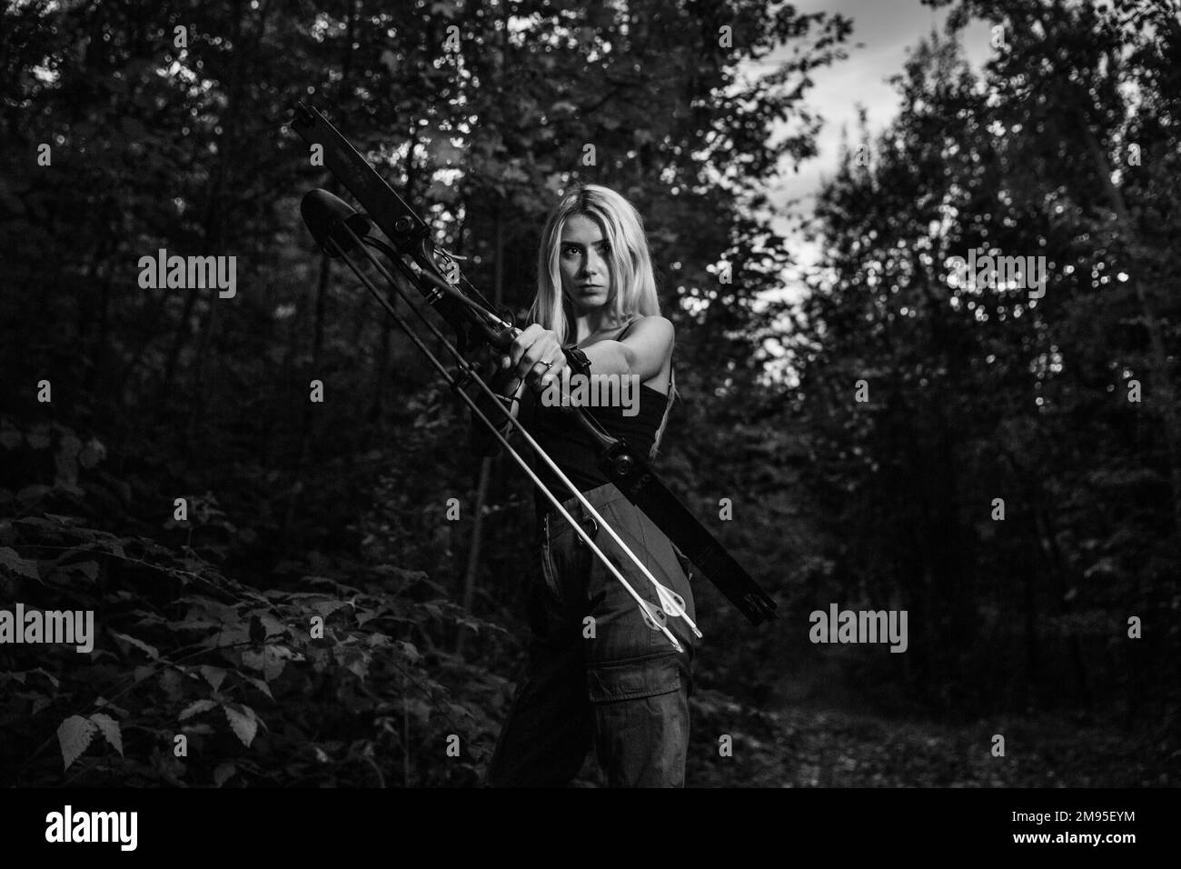 Woman warrior with bow and arrow hi-res stock photography and images ...