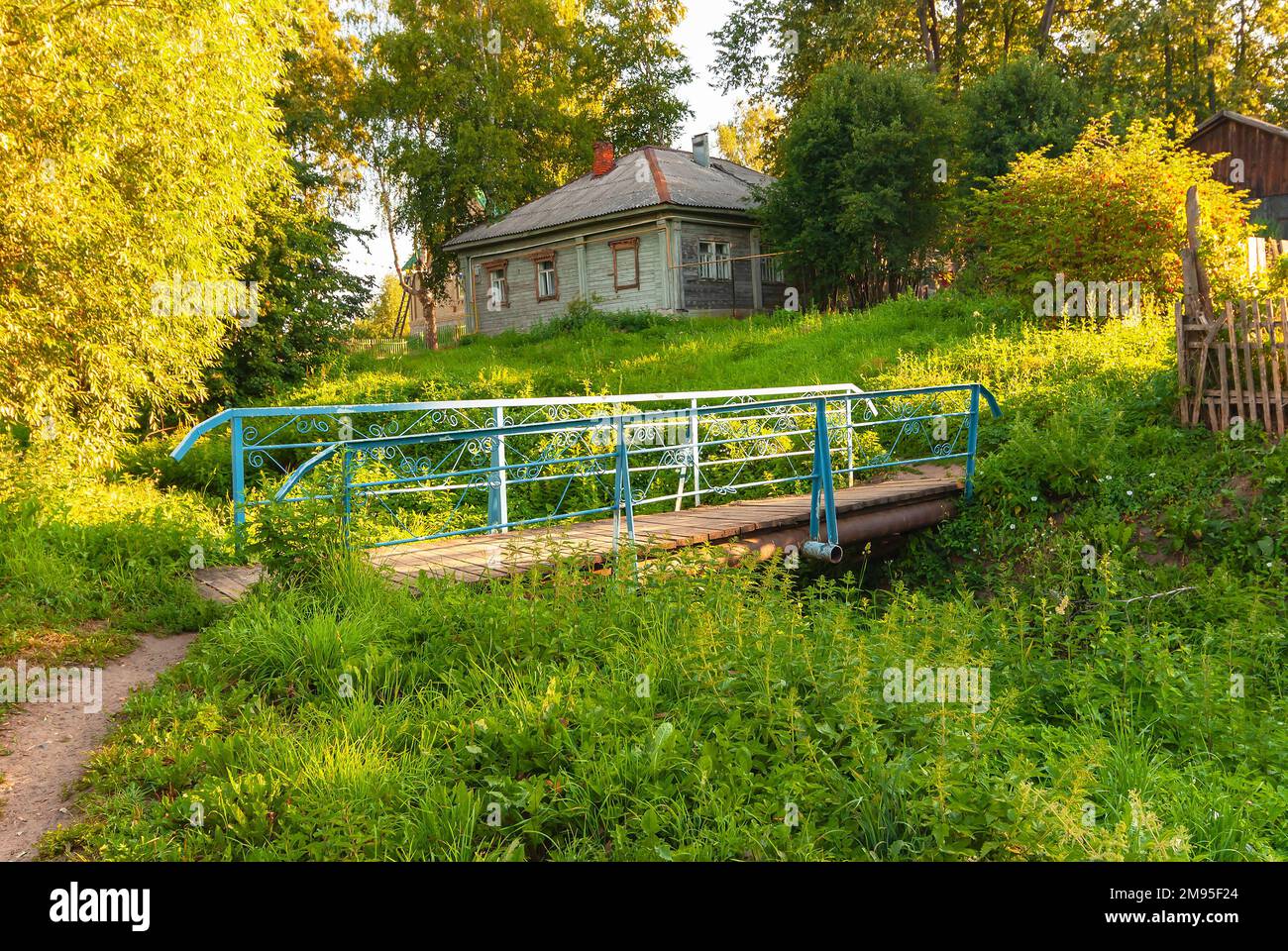Bridge over ravine hi-res stock photography and images - Alamy