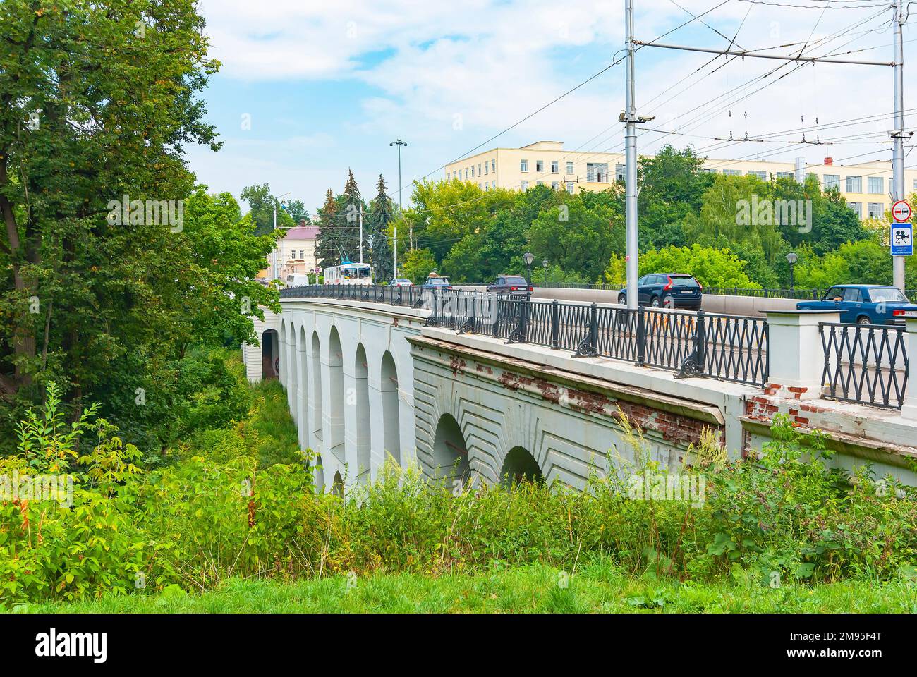 Pedestrian overpasses hi-res stock photography and images - Alamy