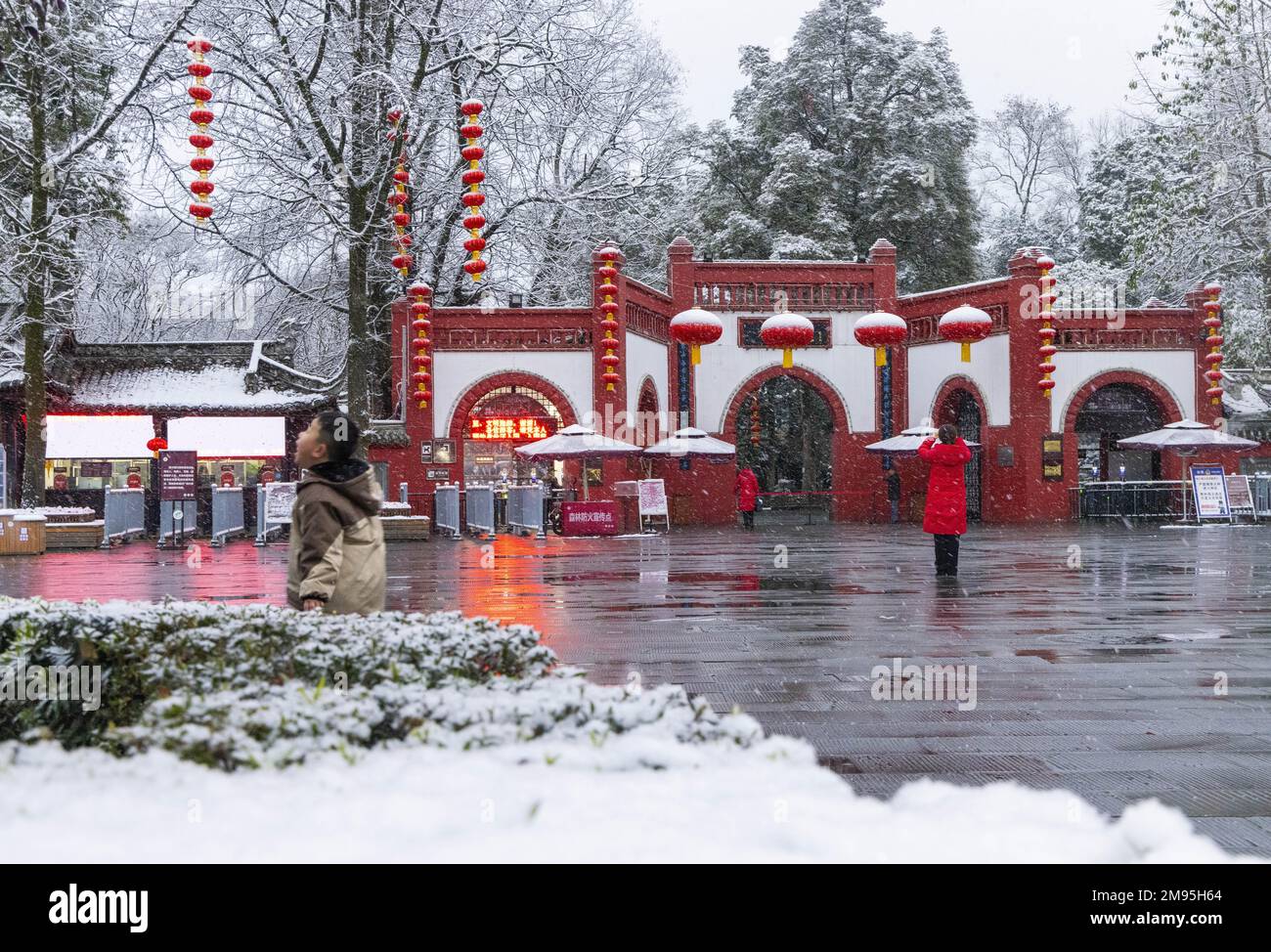 Dujiangyan Scenic Spot embraces its first snow of the new year in ...