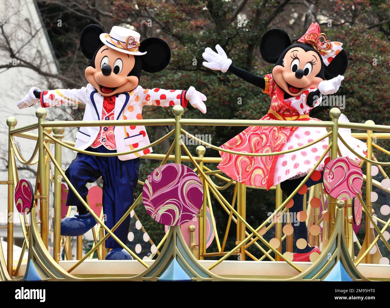 Mickey mouse on float in hi-res stock photography and images - Alamy