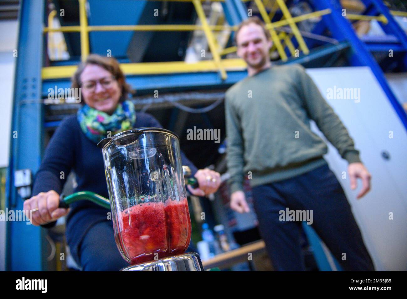 17 January 2023, Saxony-Anhalt, Magdeburg: Judith Zadek (l ...