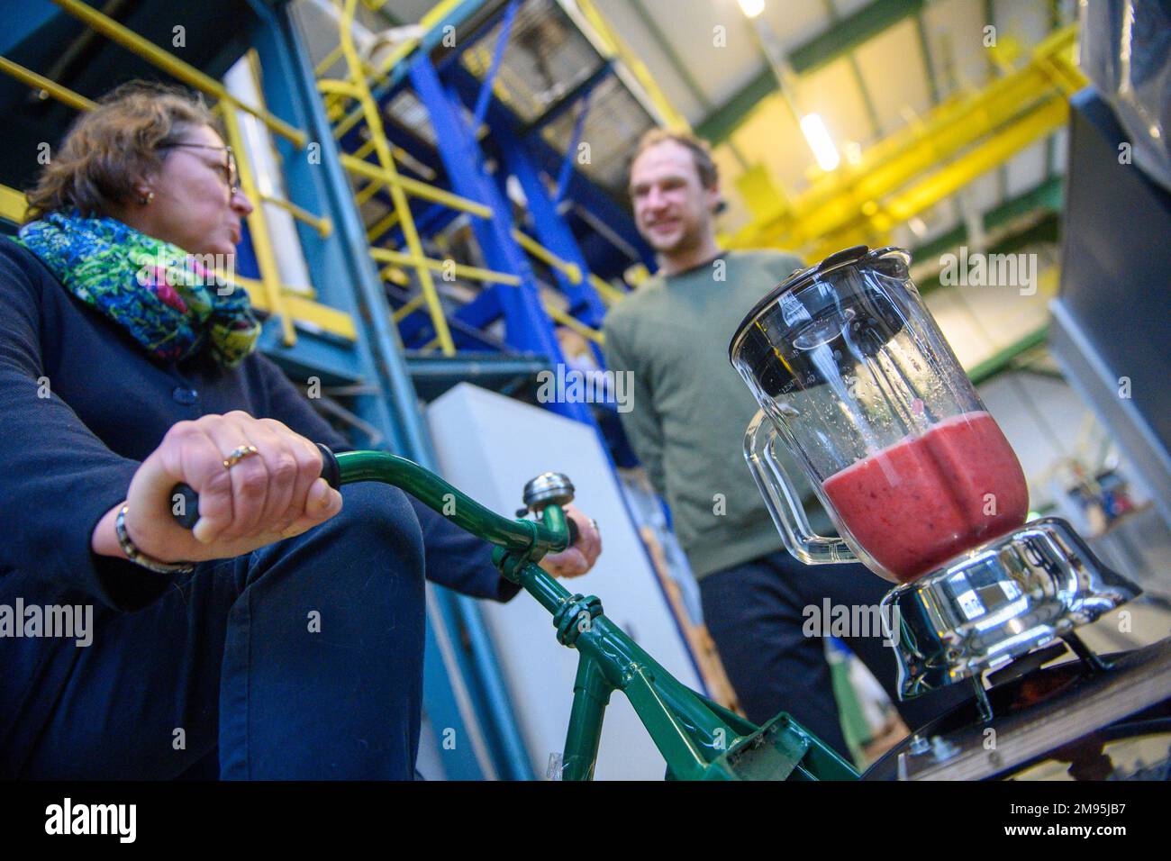 17 January 2023, Saxony-Anhalt, Magdeburg: Judith Zadek (l ...