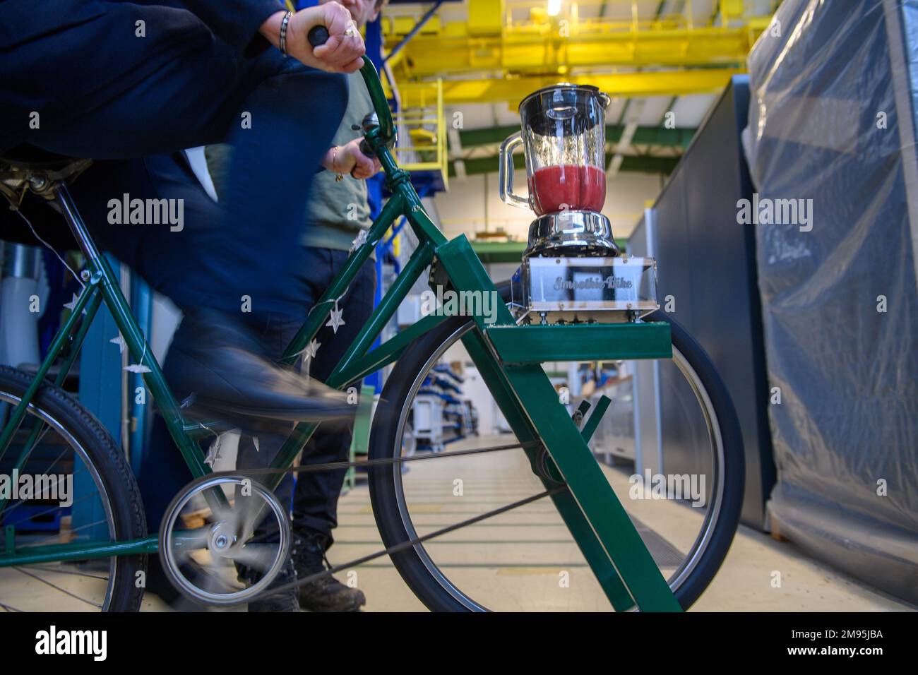 17 January 2023, Saxony-Anhalt, Magdeburg: Judith Zadek (l ...