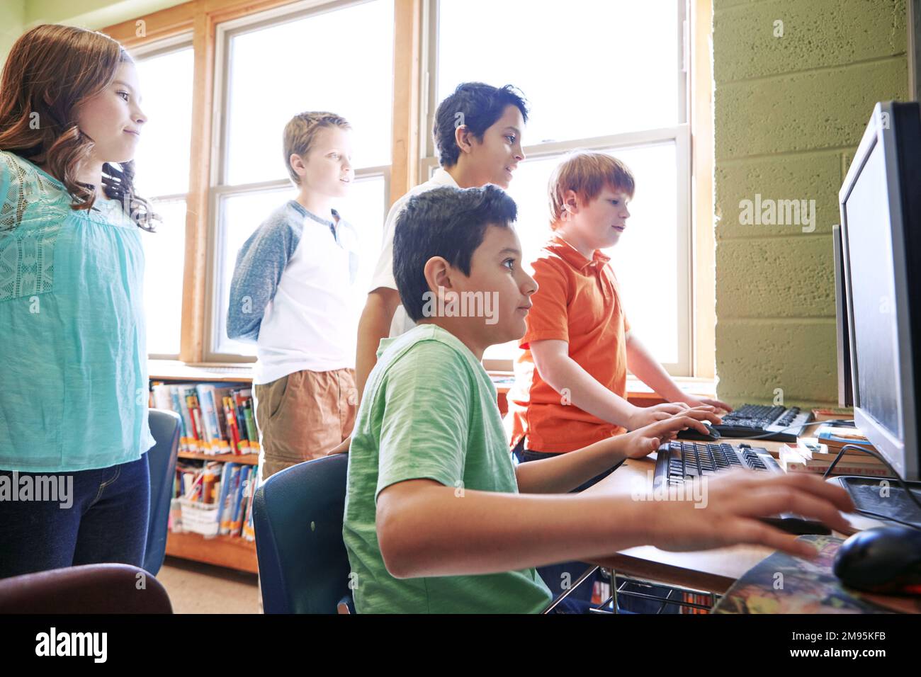 Children thinking classroom hi-res stock photography and images - Alamy