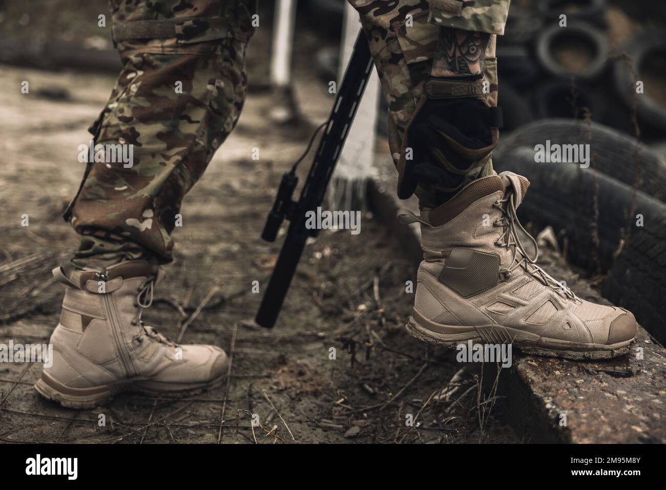 Close up picture of soldiers feet in boots Stock Photo - Alamy