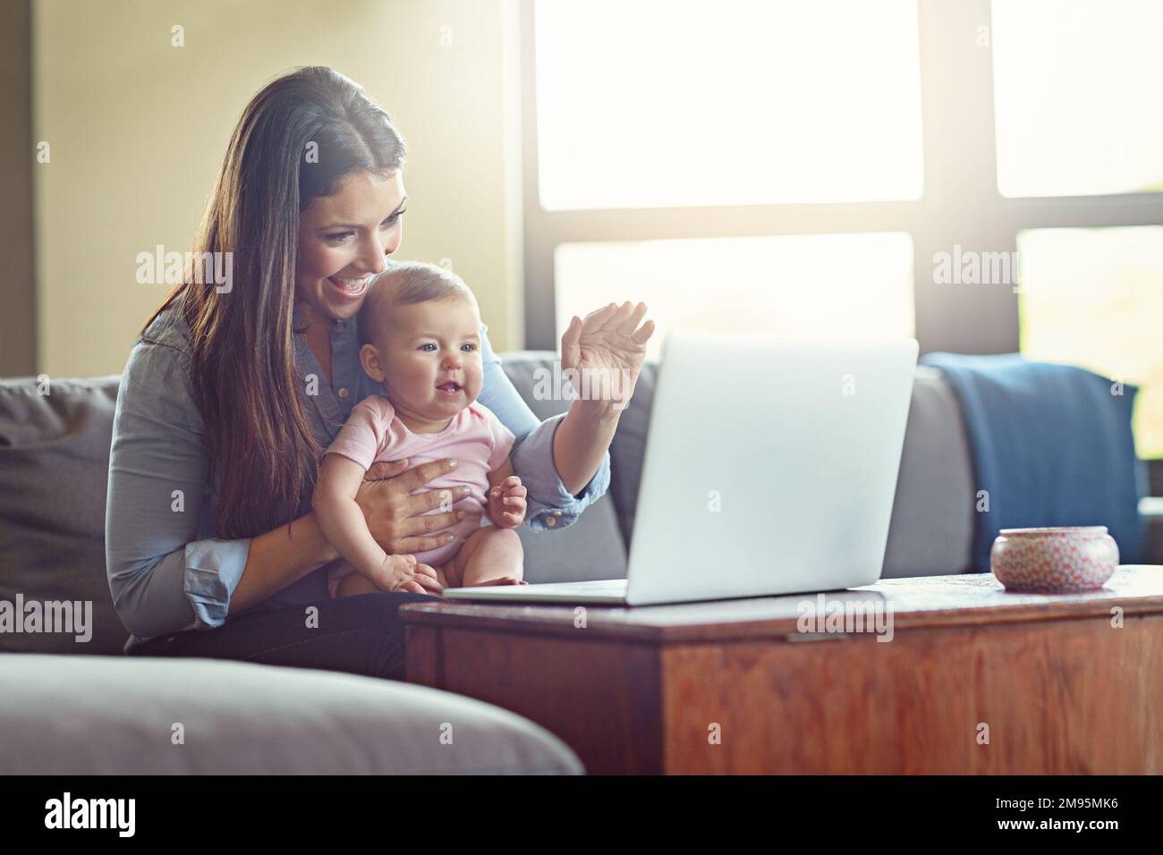 Children waving hello hi-res stock photography and images - Alamy