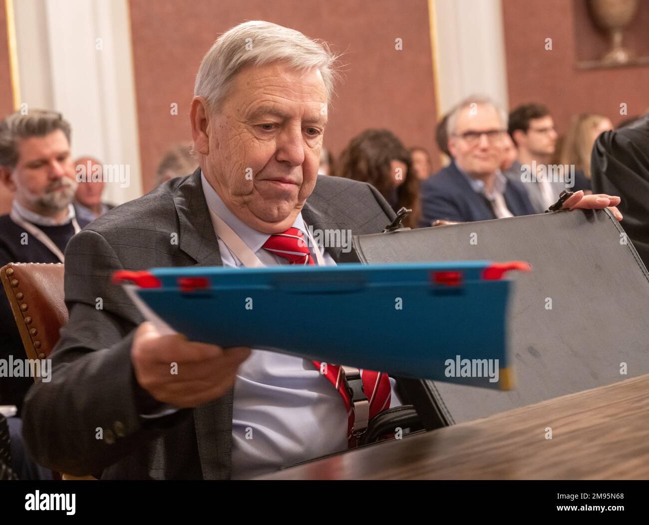 Issue documents hi-res stock photography and images - Alamy