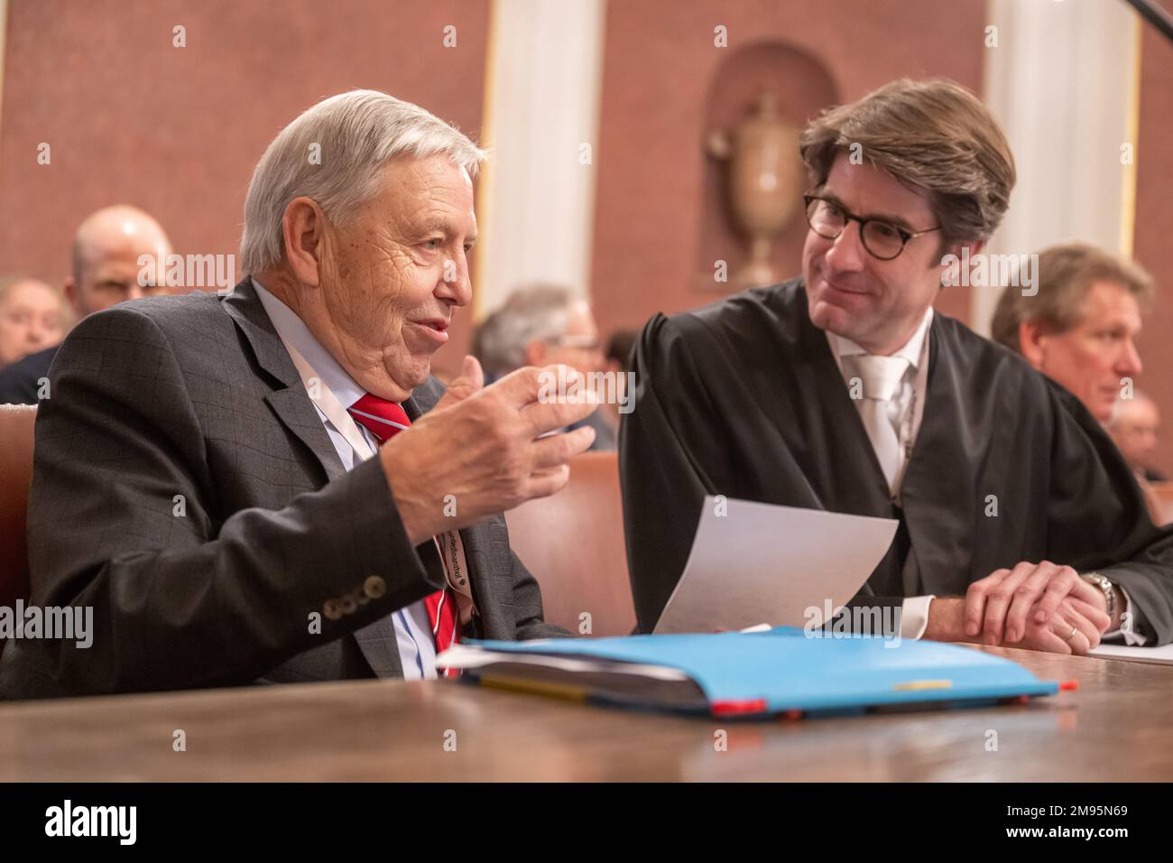 17 January 2023, Bavaria, Munich: Plaintiff Andreas Berberich (l ...