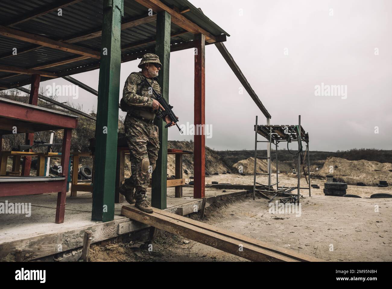 New soldier in a military camp learning to use rifle Stock Photo - Alamy