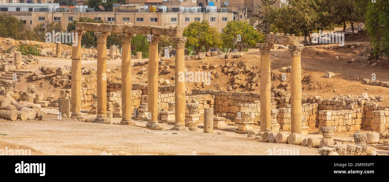 Jerash Gerasa, Jordan, ancient roman columns and ruins high angle view ...