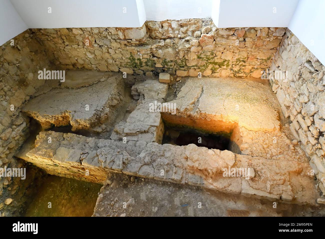 Ancient roman kitchen hi-res stock photography and images - Alamy