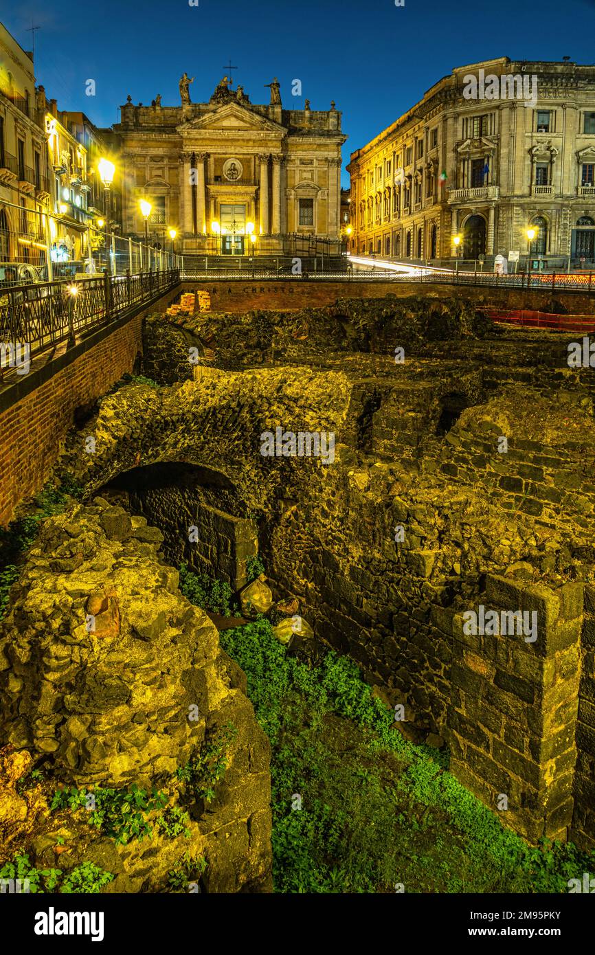 Italy roman theatre ruins at sunset hi-res stock photography and images ...