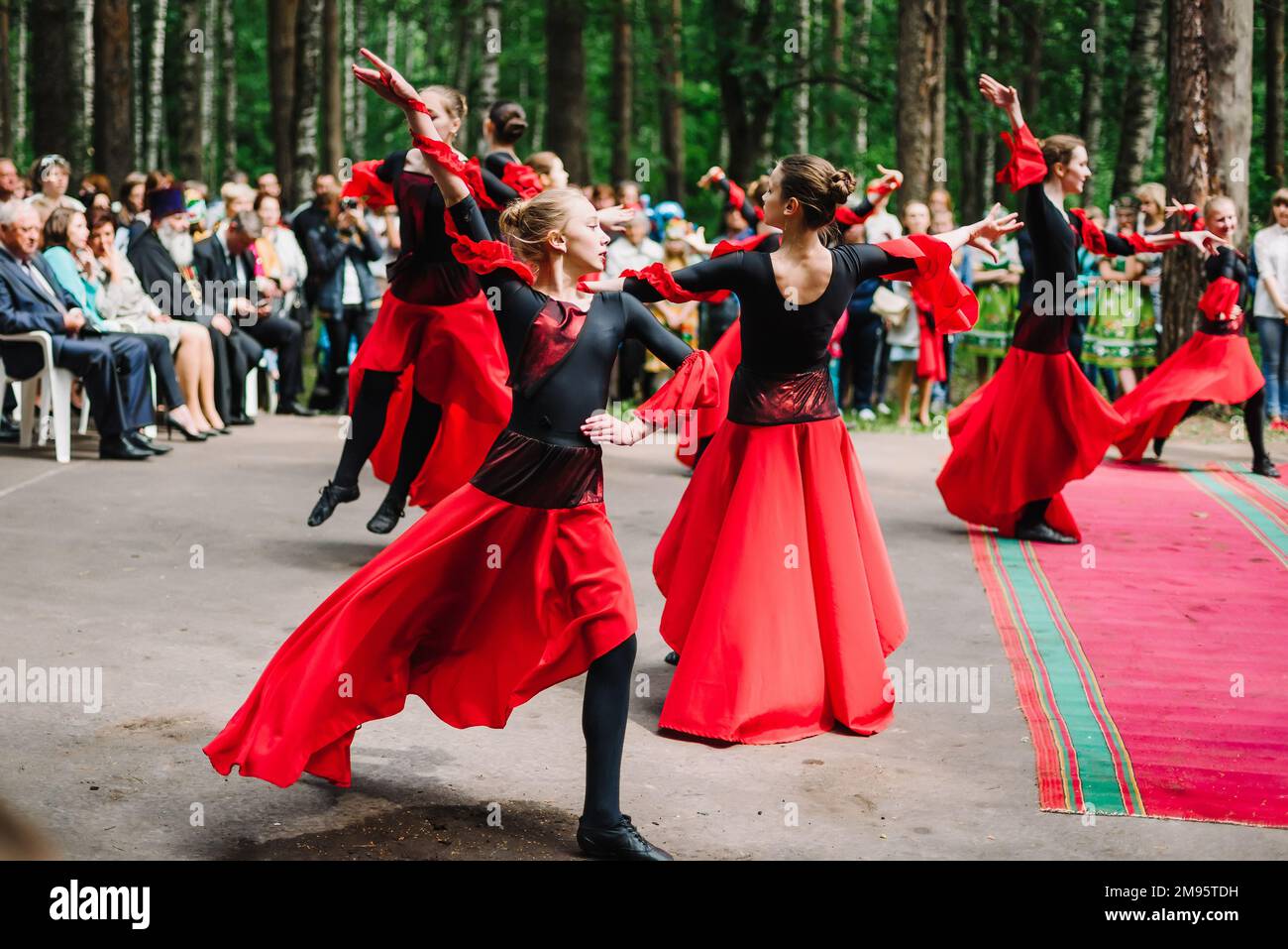 VICHUGA, RUSSIA - JUNE 11, 2016: Girls dancing flamenco dance in red ...