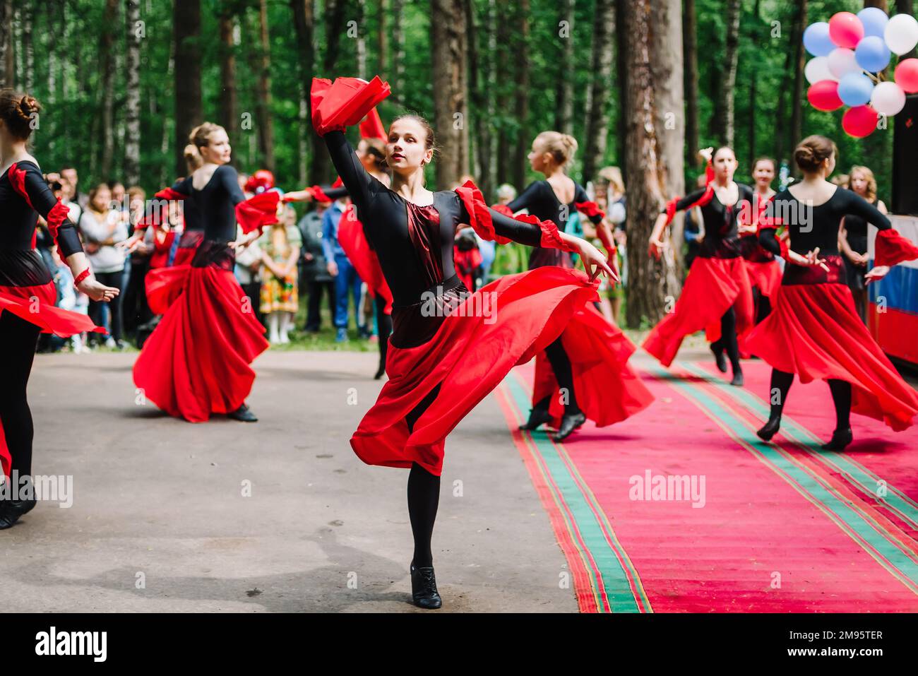 Russia girl dance hi-res stock photography and images - Alamy