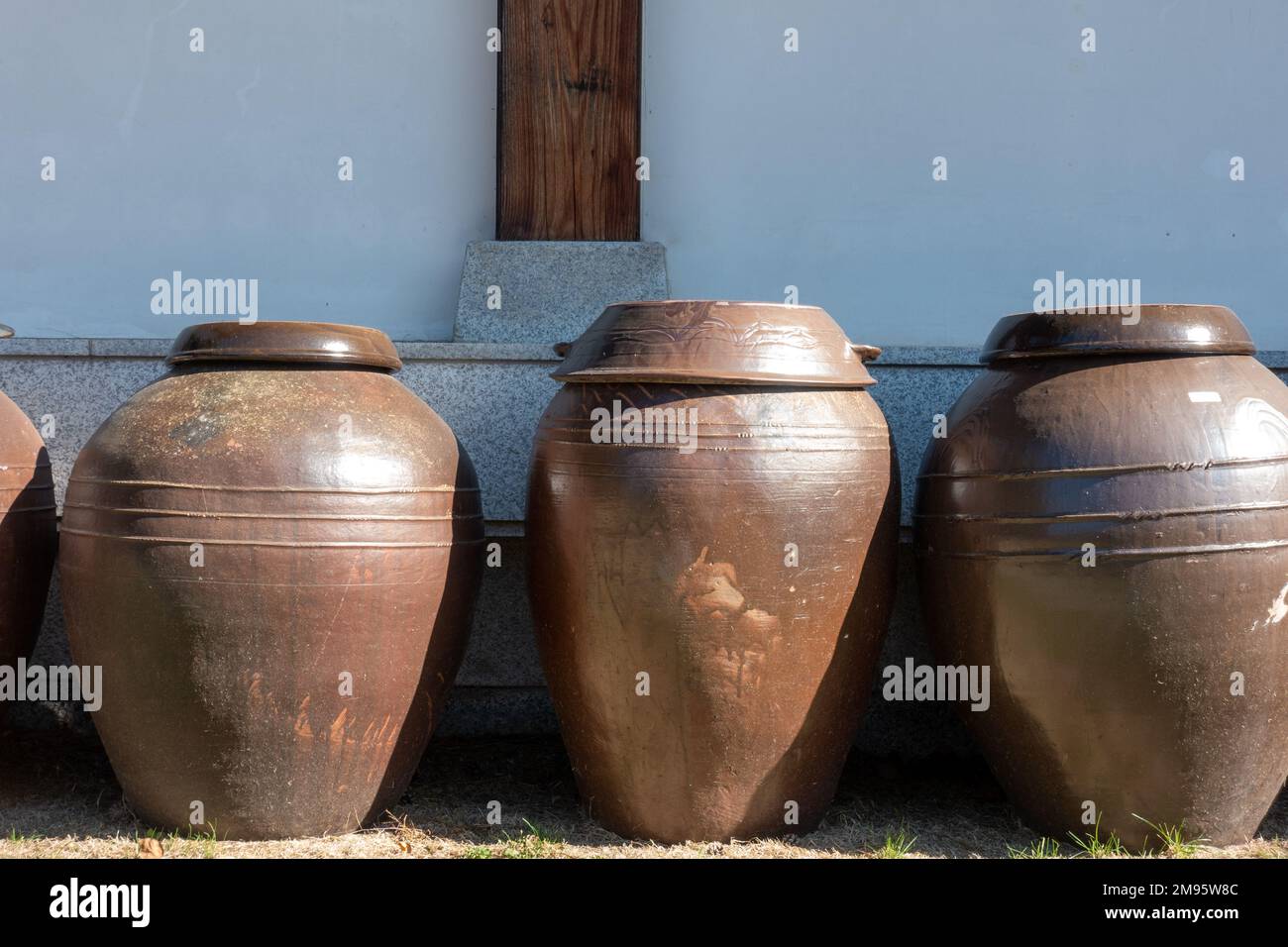 Three large pots hi-res stock photography and images - Alamy