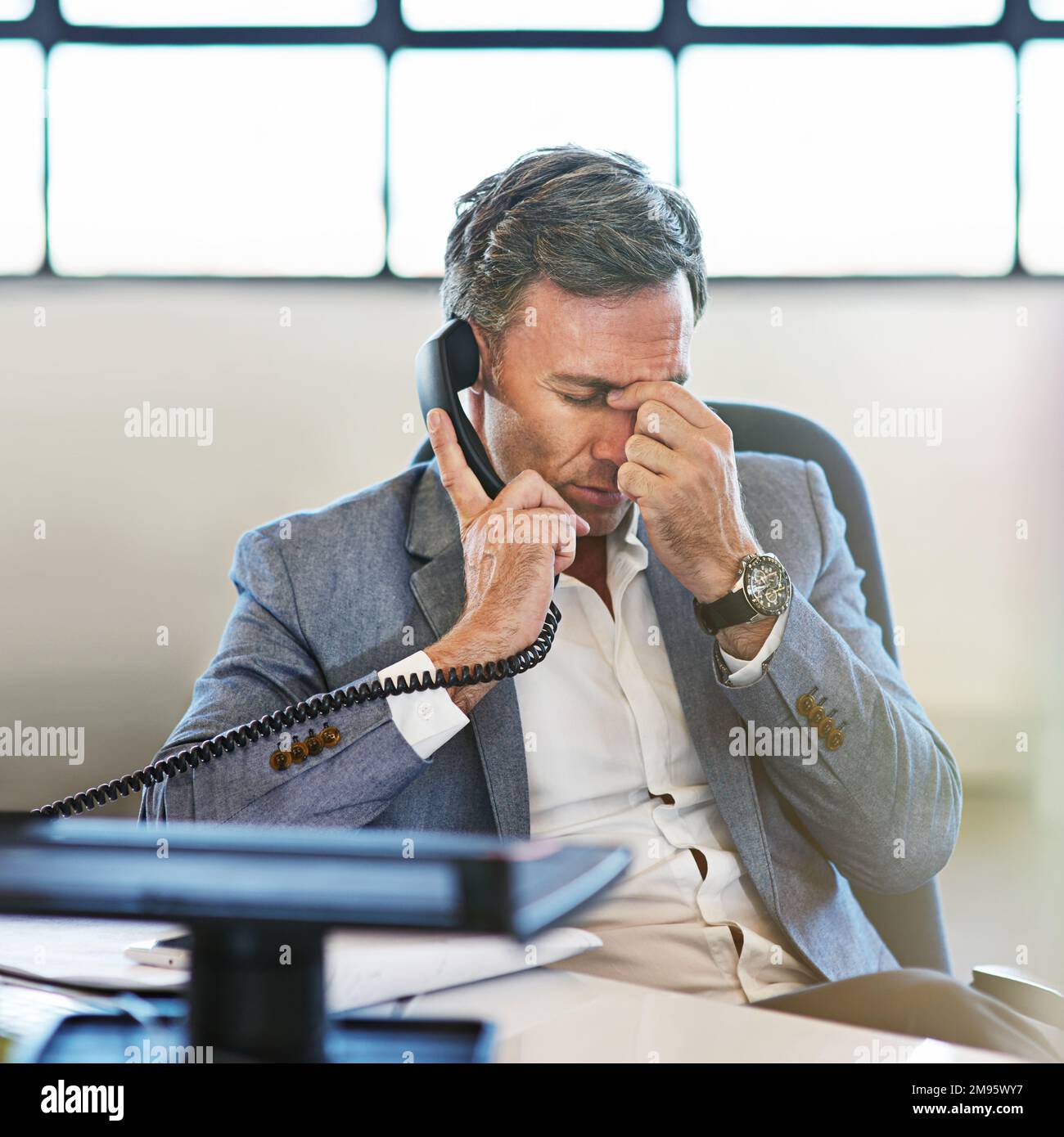 Mobile phone sad pain hi-res stock photography and images - Alamy