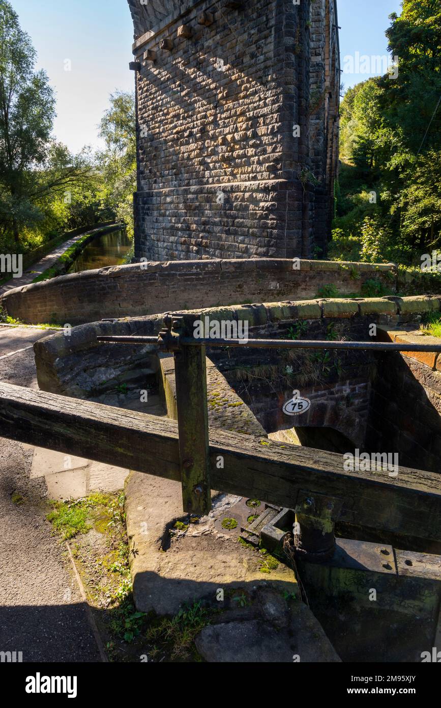 Canal lock gate on the Huddersfield canal at Uppermill, Greater ...
