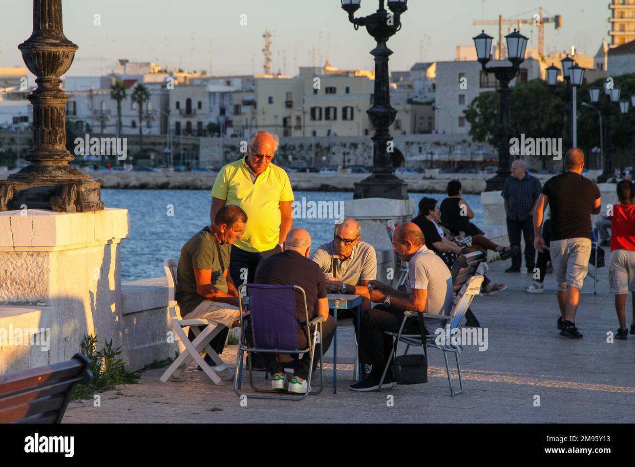 Italian playing cards hi-res stock photography and images - Alamy