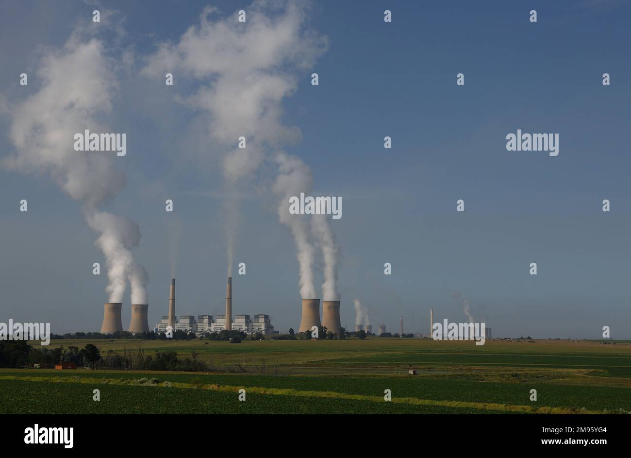 Smoke from power stations hi-res stock photography and images - Alamy