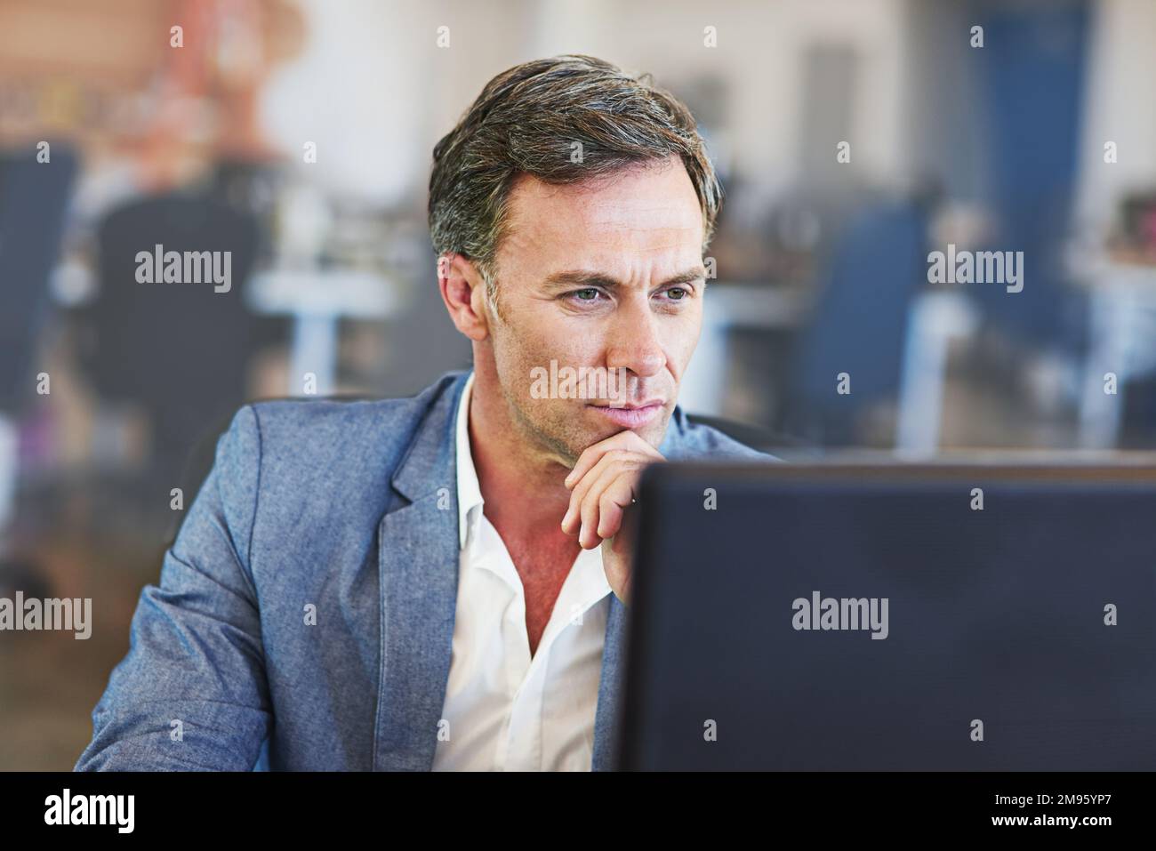 Reading web design man hi-res stock photography and images - Alamy